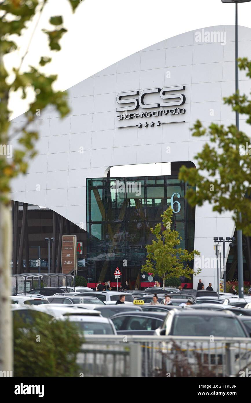 Das Einkaufszentrum SCS im Süden von Wien, eines der größten in Europa ...