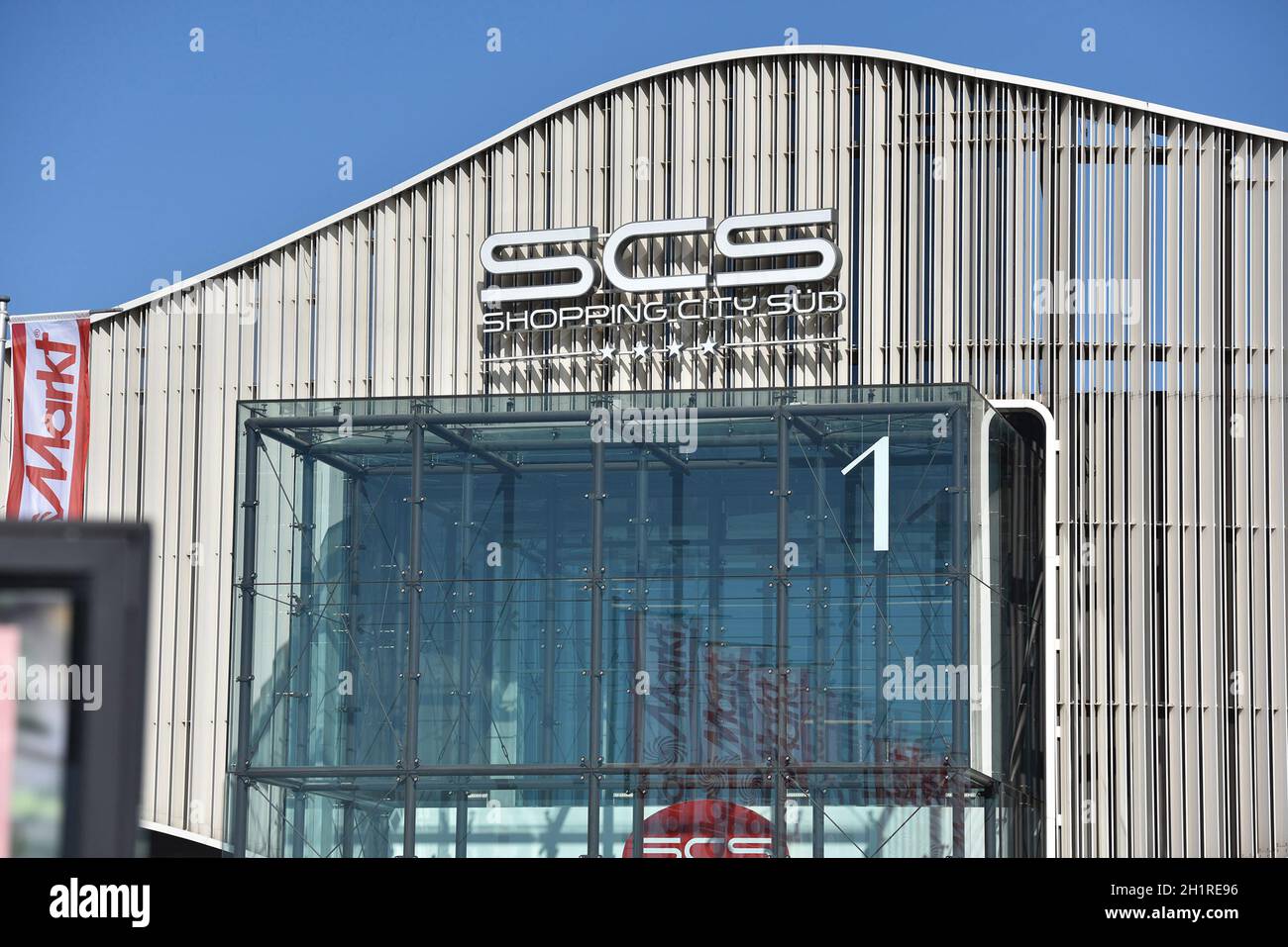 Das Einkaufszentrum SCS im Süden von Wien, eines der größten in Europa ...