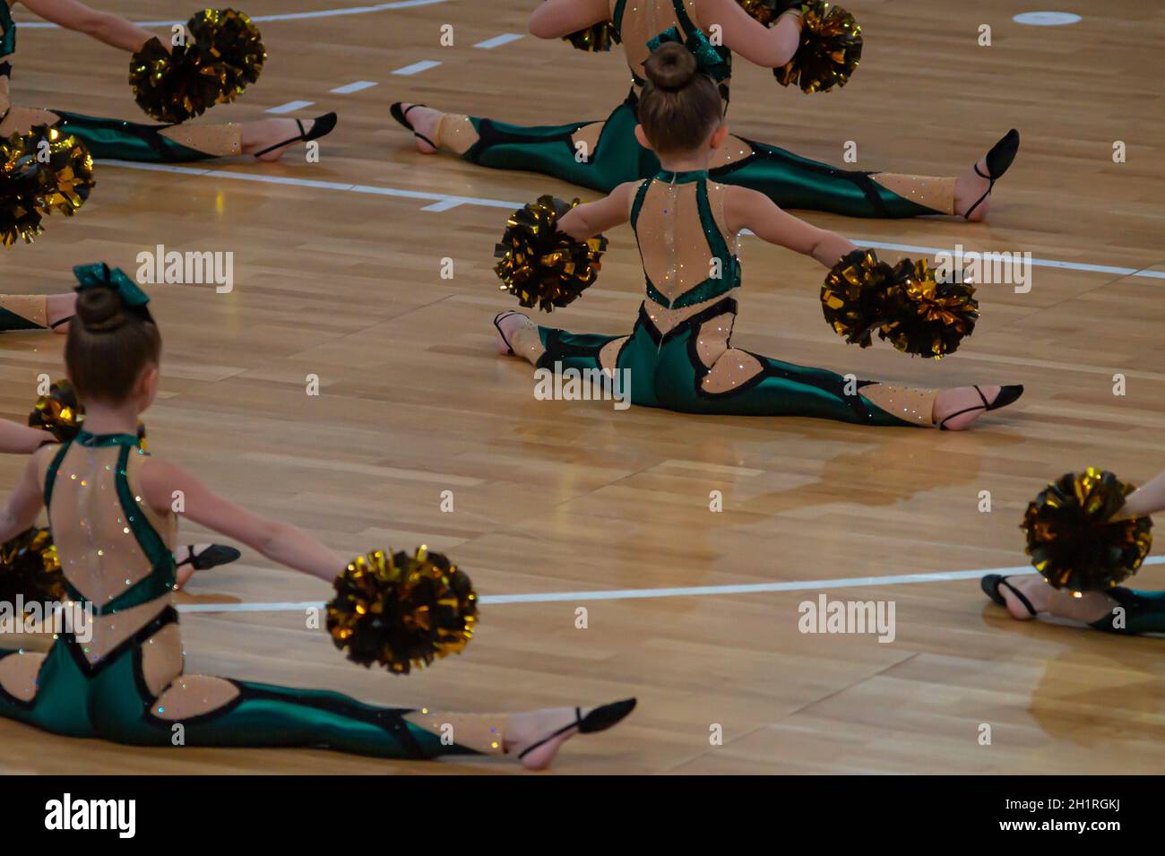 Young girls doing splits in a charleading competition Stock Photo - Alamy