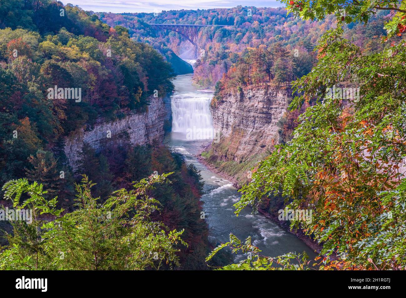 View of Middle and Upper Falls from Inspiration Point in autumn ...