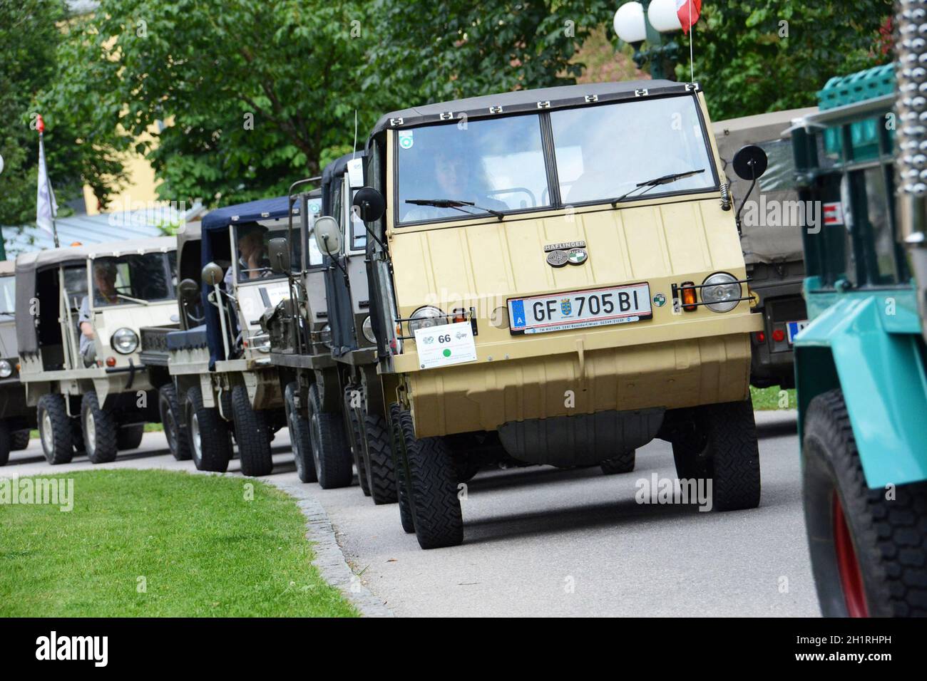 Treffen von Steyr-Puch Haflinger Geländewagen in Bad Ischl, Österreich ...