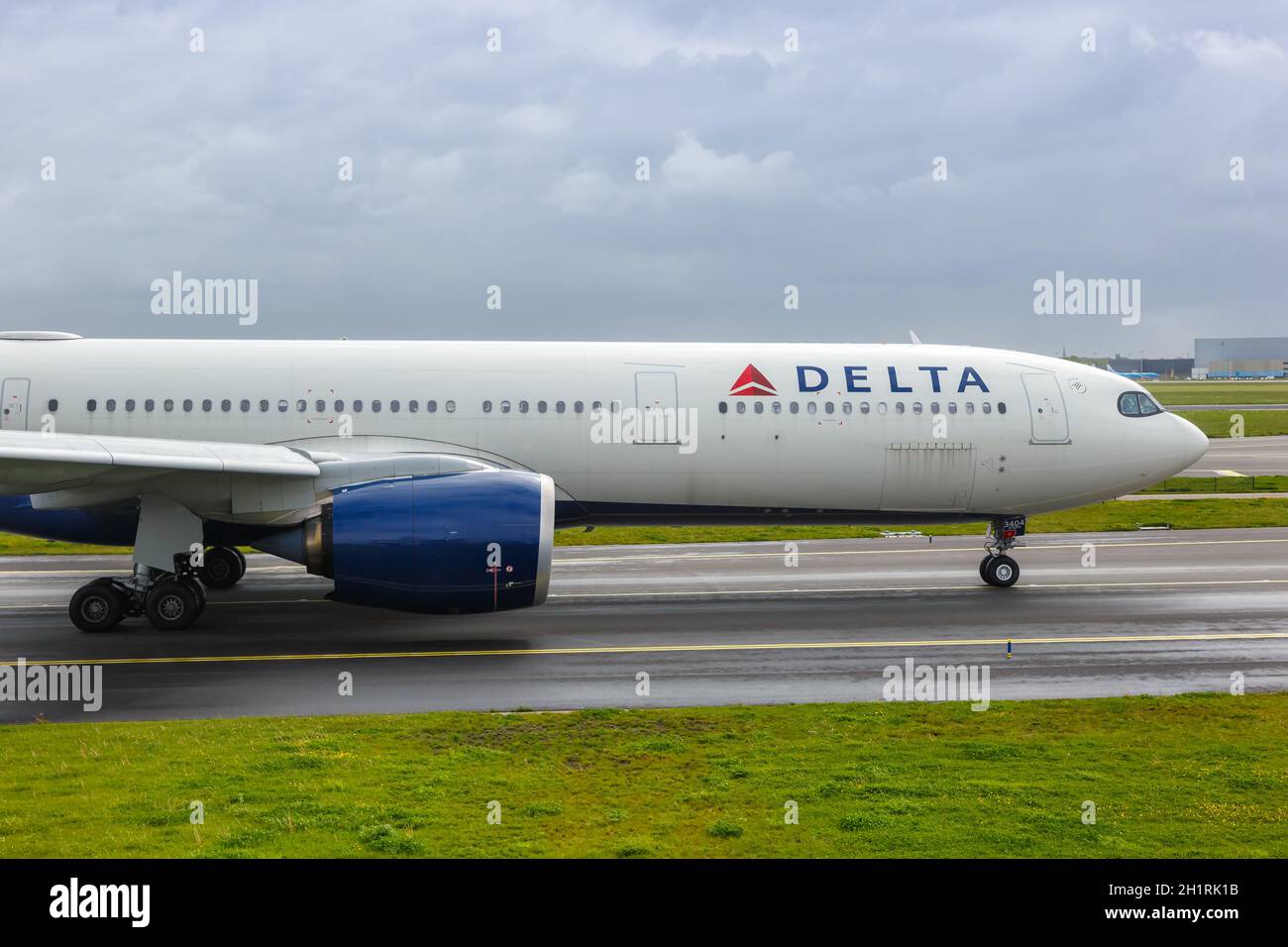 Delta a330 neo hi-res stock photography and images - Alamy