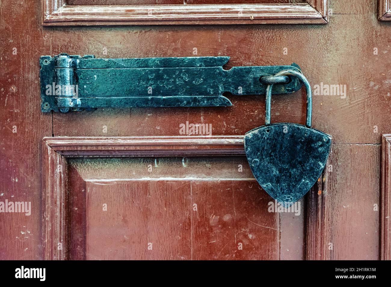 Black padlock closure on a mahogany wood door Stock Photo - Alamy