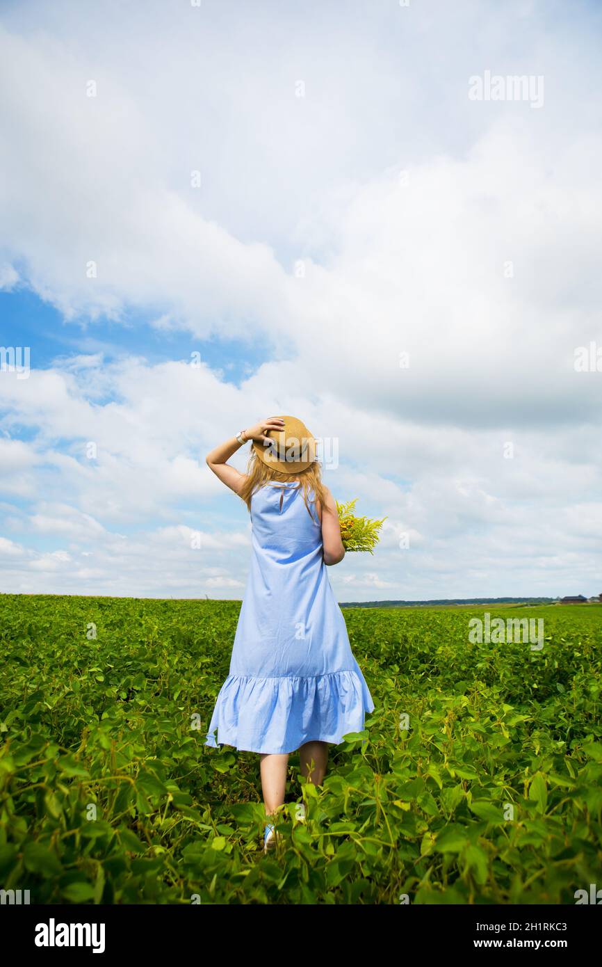 Girl skipping in field flowers hi-res stock photography and images - Alamy