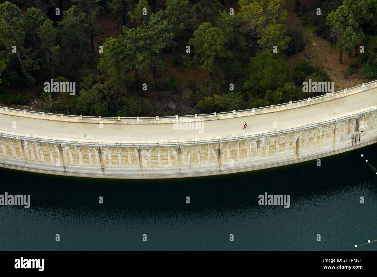 People walking across Mulholland Dam, and Hollywood Reservoir ...