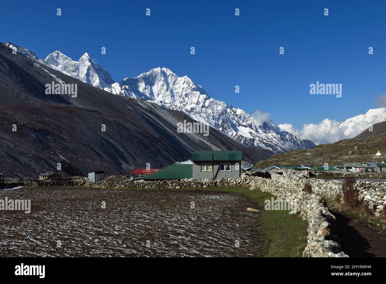 Mount everest trek dingboche hi-res stock photography and images - Alamy