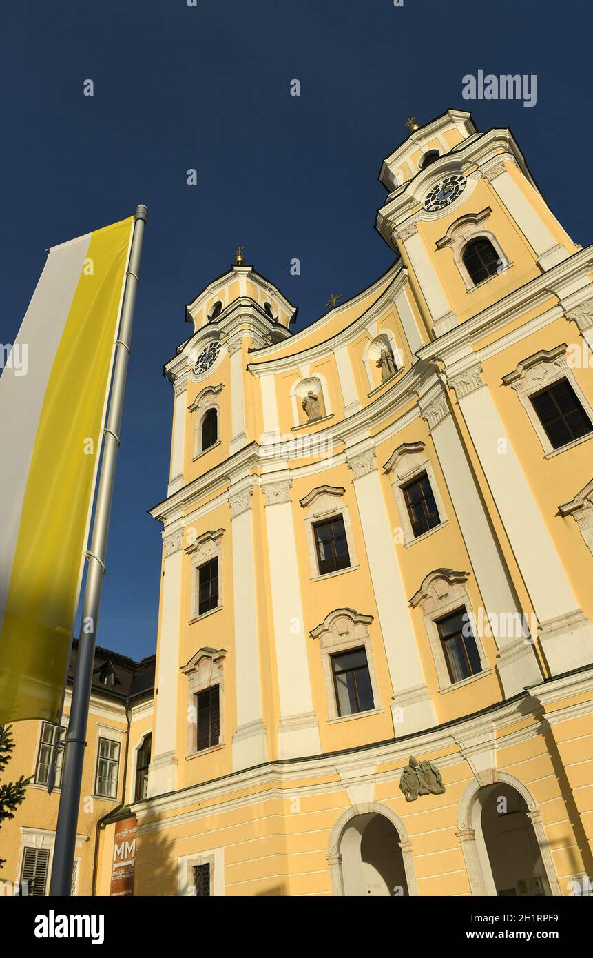 Die dem Erzengel Michael geweihte Basilika in Mondsee, Oberösterreich ...