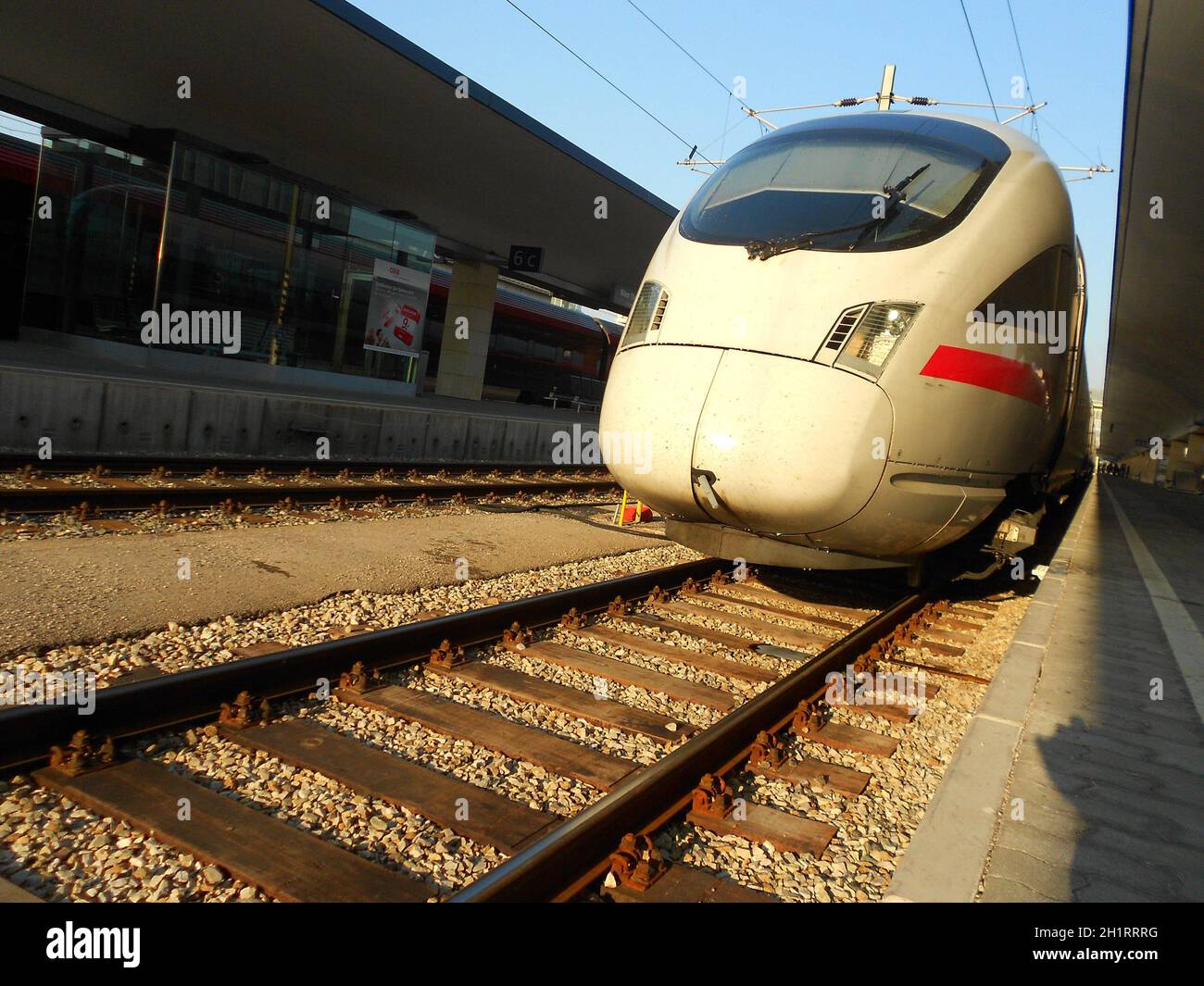 Ein deutscher ICE im Westbahnhof in Wien, Österreich, Europa - A German ...