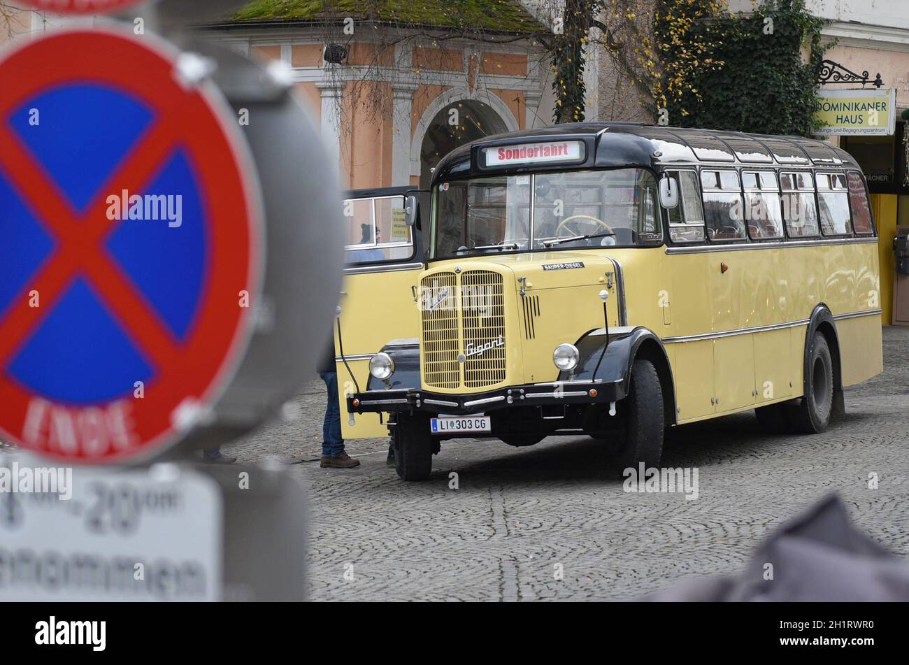 Historischer Saurer-Postbus in Steyr, Österreich, Europa - Historic ...