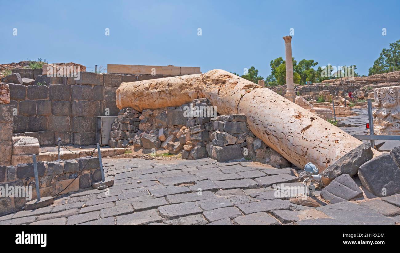 Fallen overview hi-res stock photography and images - Alamy