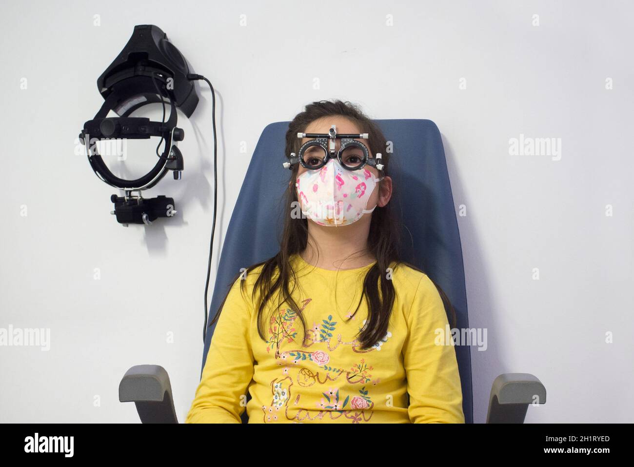 Little girl doing eye test at optometrist. Children caring for eye ...