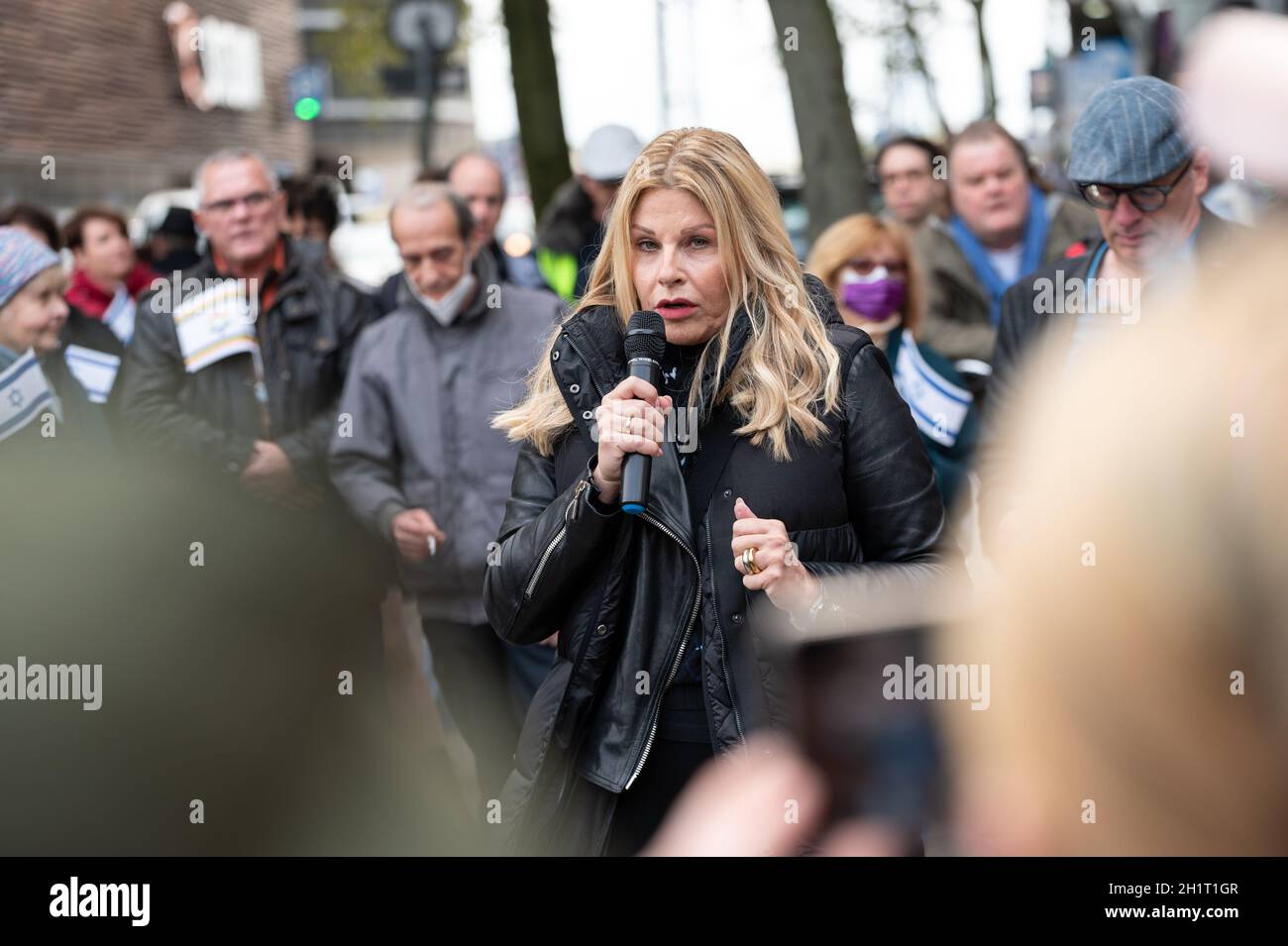 Hamburg, Germany. 16th Oct, 2021. Initiator Malca Goldstein-Wolf speaks ...