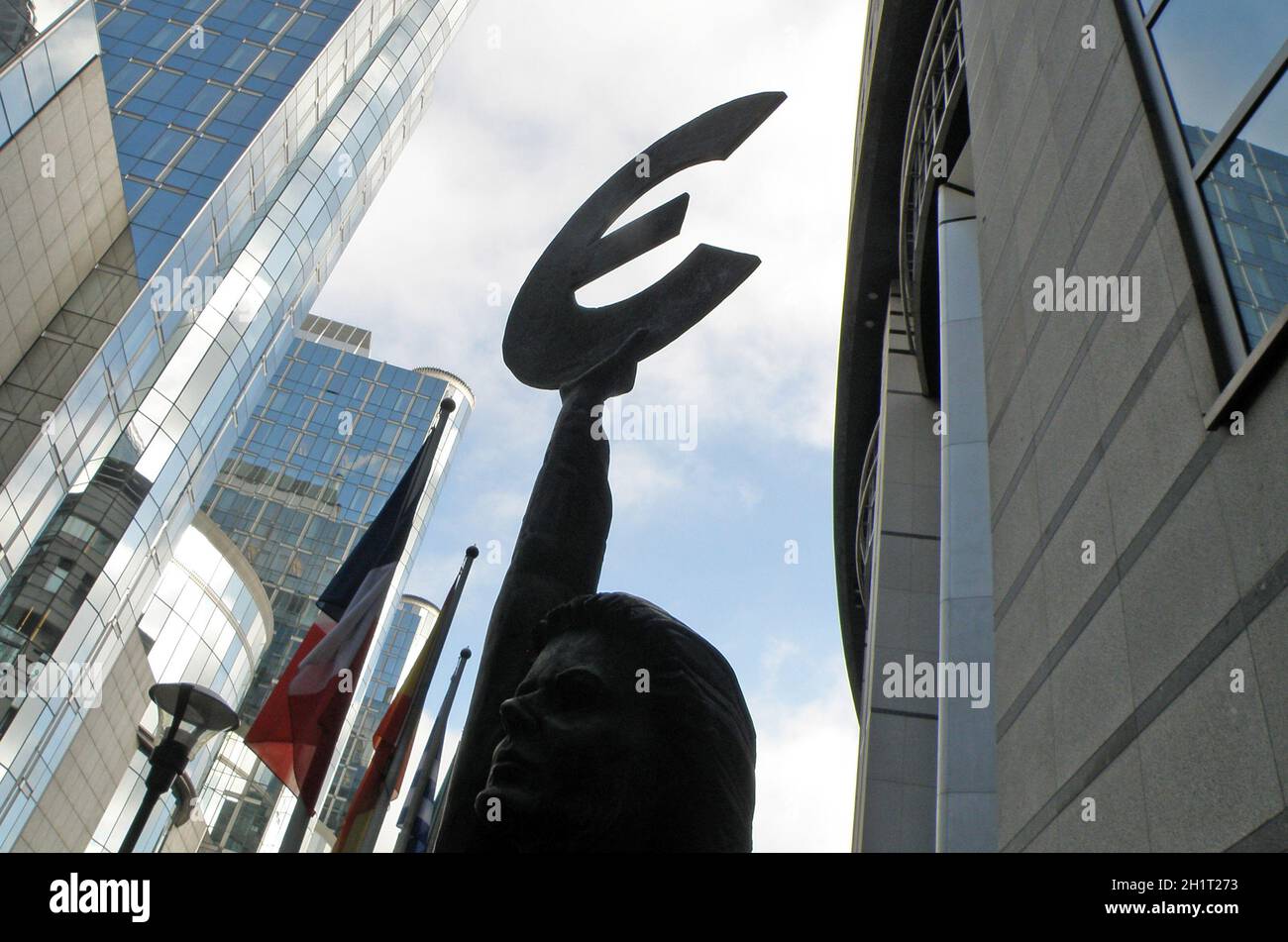 Statue von Europa mit Euro Symbol, Rue Wiertz, Europäisches Parlament ...