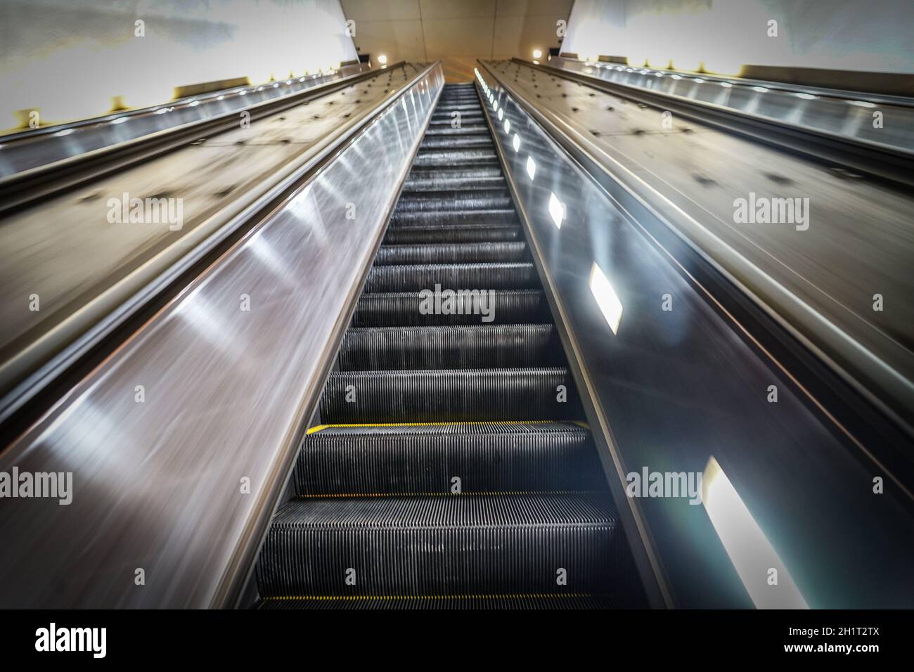 Tokyo station escalator hi-res stock photography and images - Alamy