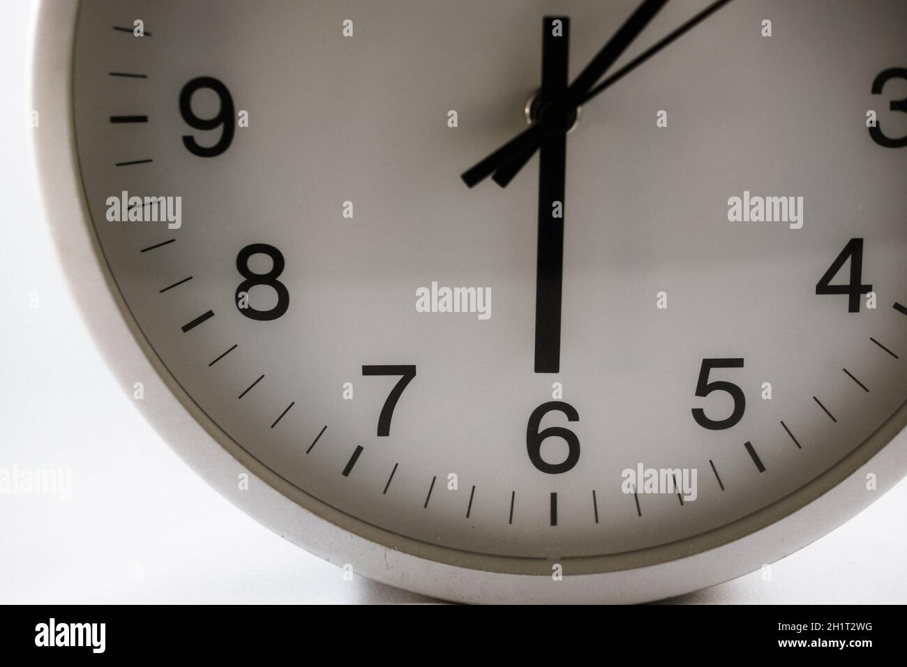 Simple clock hi-res stock photography and images - Alamy