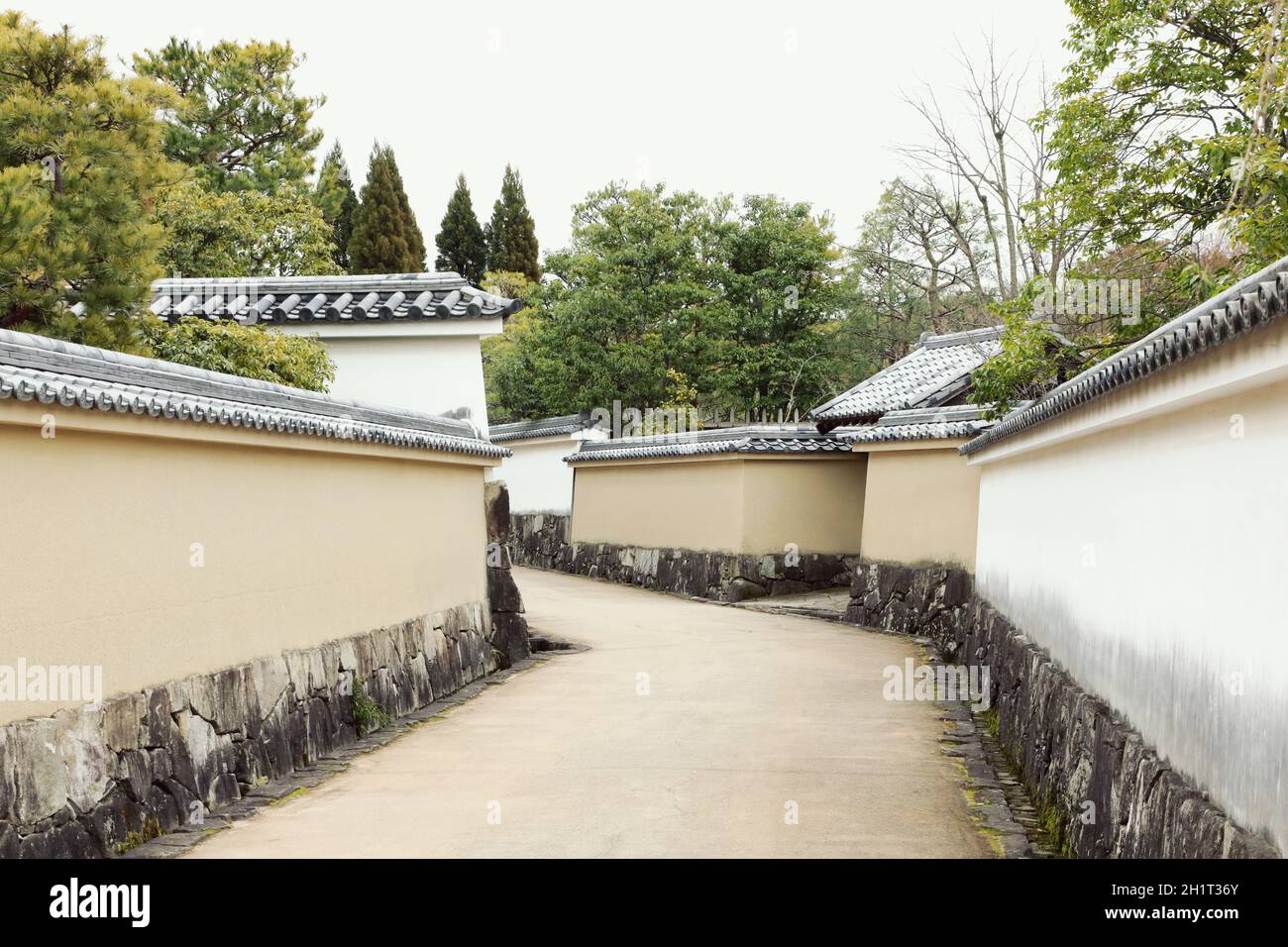 Traditional japanese castle wall in kyoto hi-res stock photography and ...