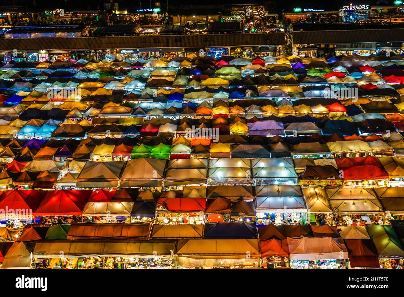 The street ratchada shopping mall hi-res stock photography and images ...