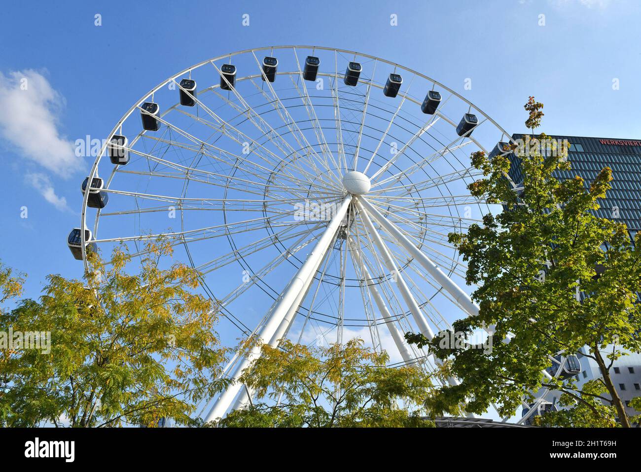 Das Riesenrad "Umadum", das größte transportable Riesenrad der Welt, in ...