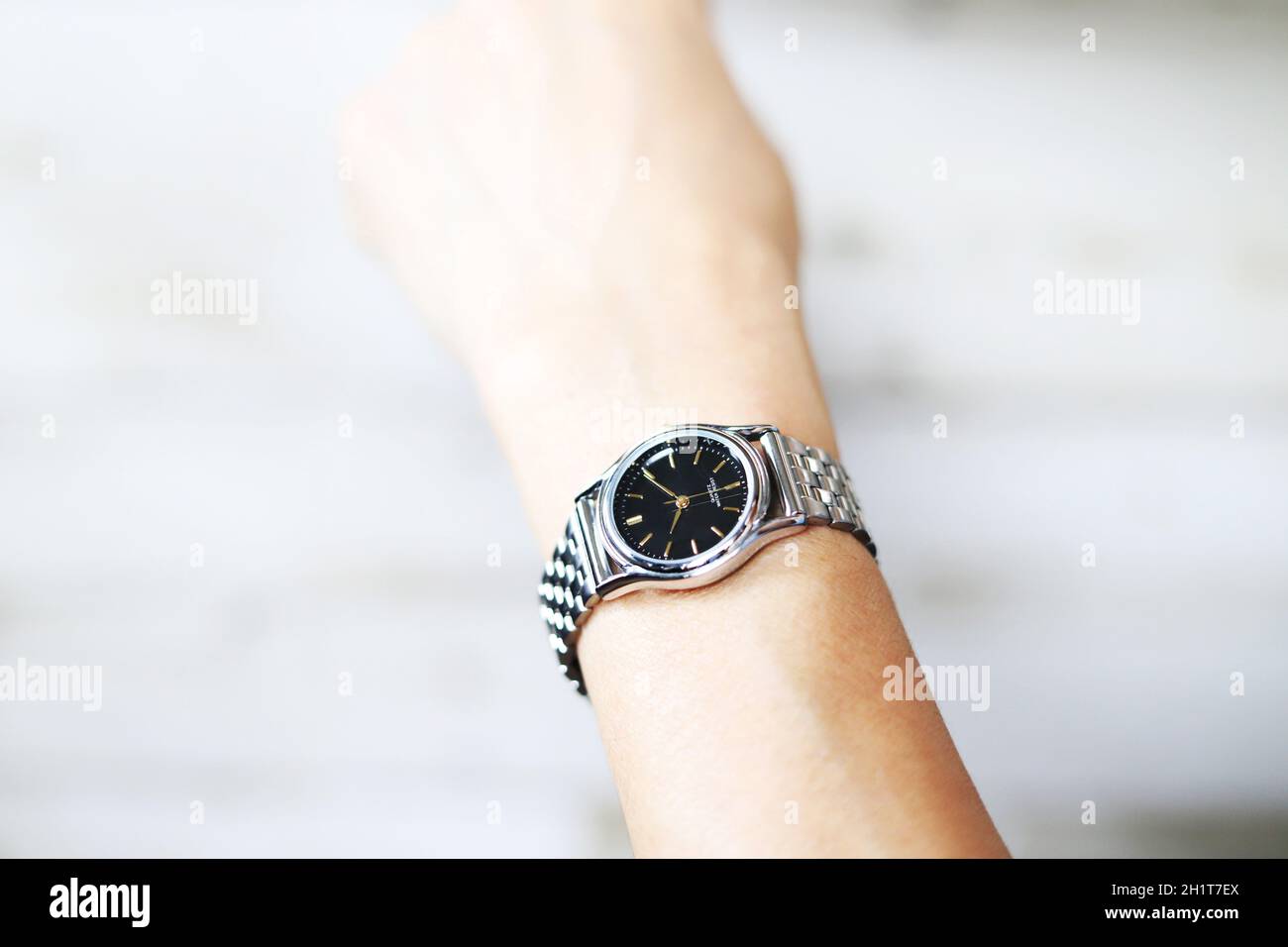 Woman Hand Wearing Silver Wrist Watch Stock Photo - Alamy
