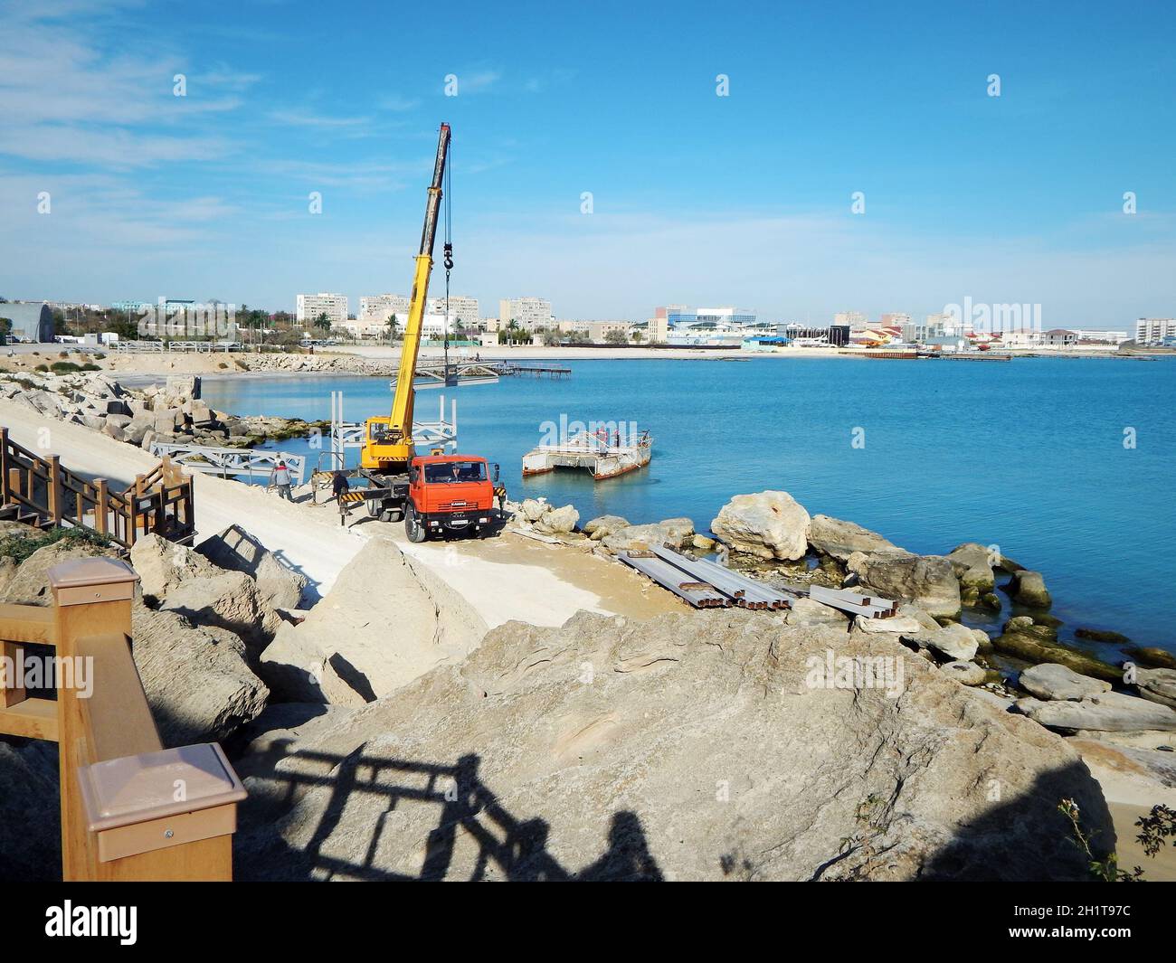 Floating work platform barge crane hi-res stock photography and images ...