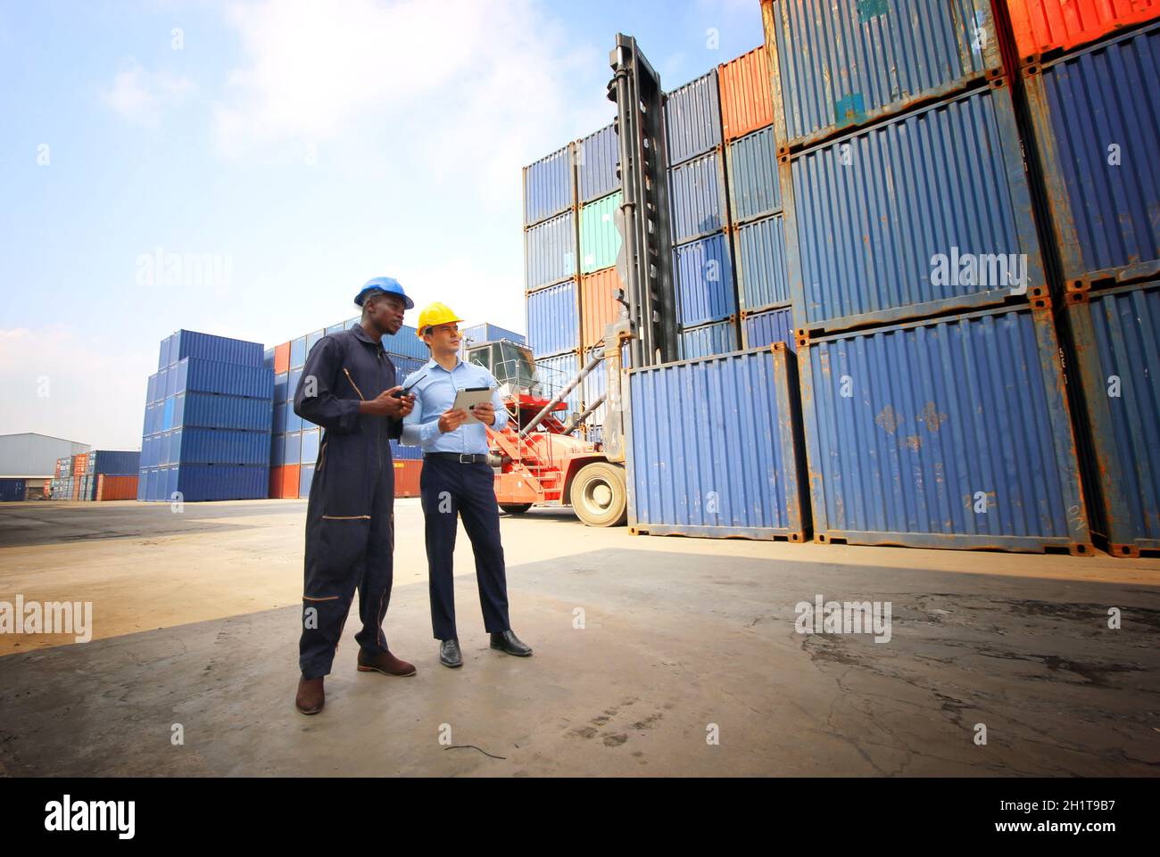 Forklift containers dock asia hi-res stock photography and images - Alamy