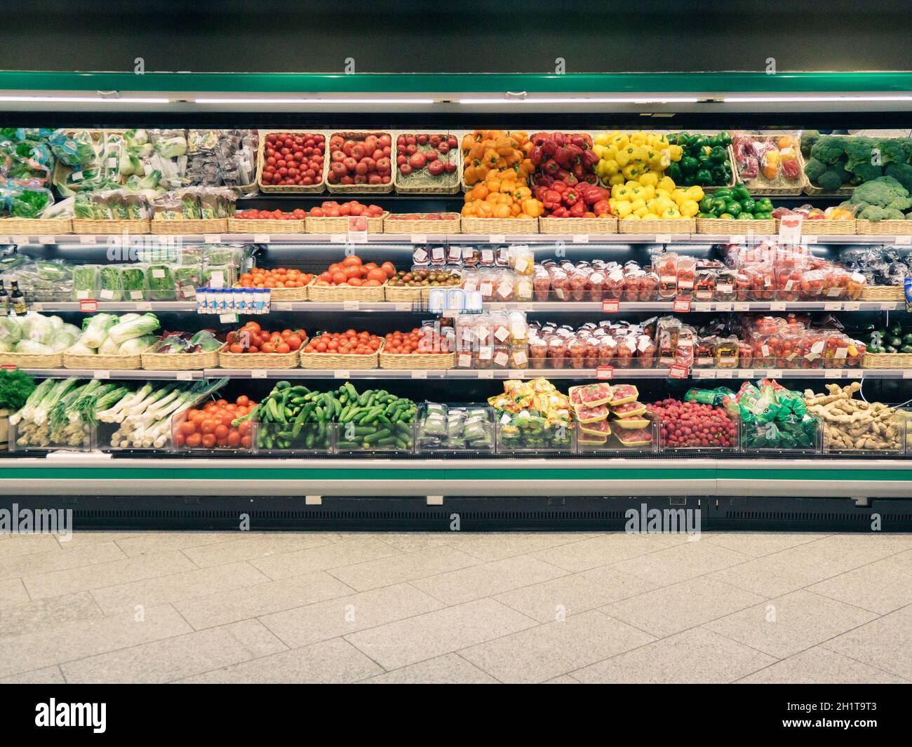 Supermarket background hi-res stock photography and images - Alamy