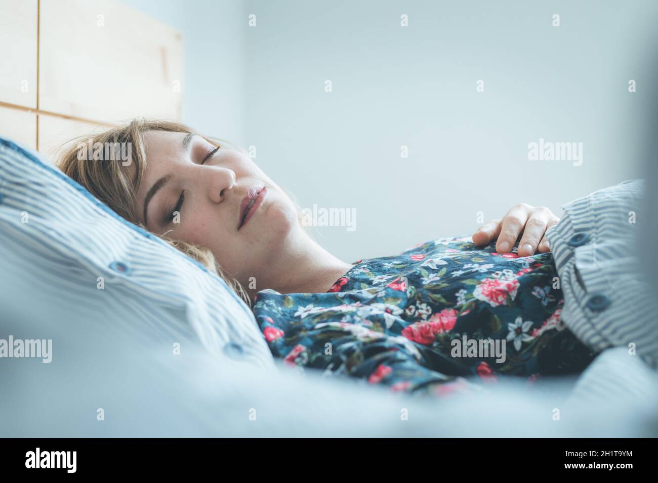 Woman sleeping peacefully hi-res stock photography and images - Alamy