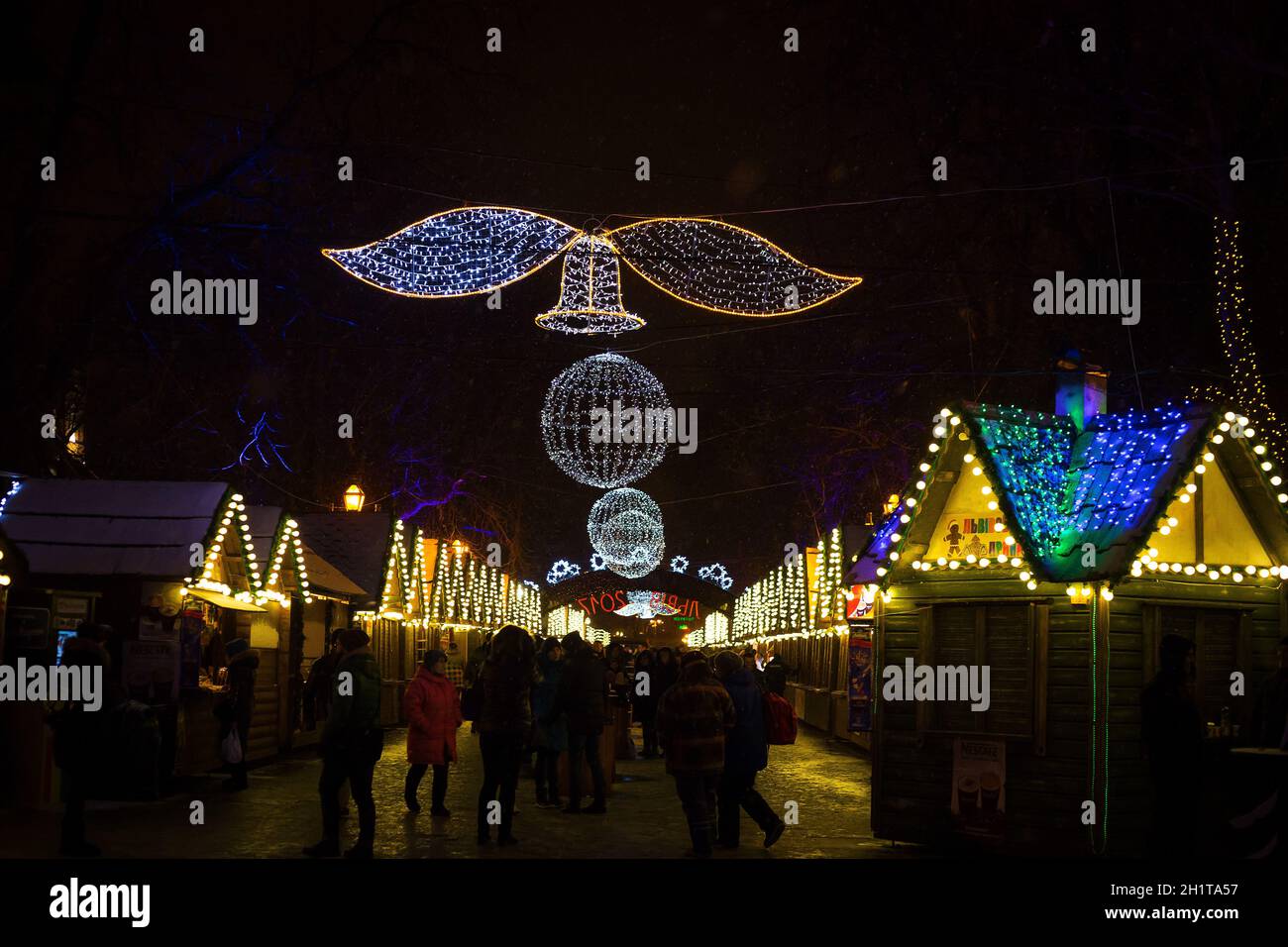 Eating at christmas markets hi-res stock photography and images - Alamy
