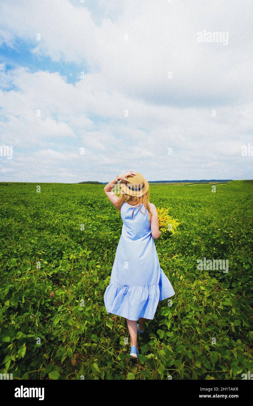 Girl skipping in field flowers hi-res stock photography and images - Alamy