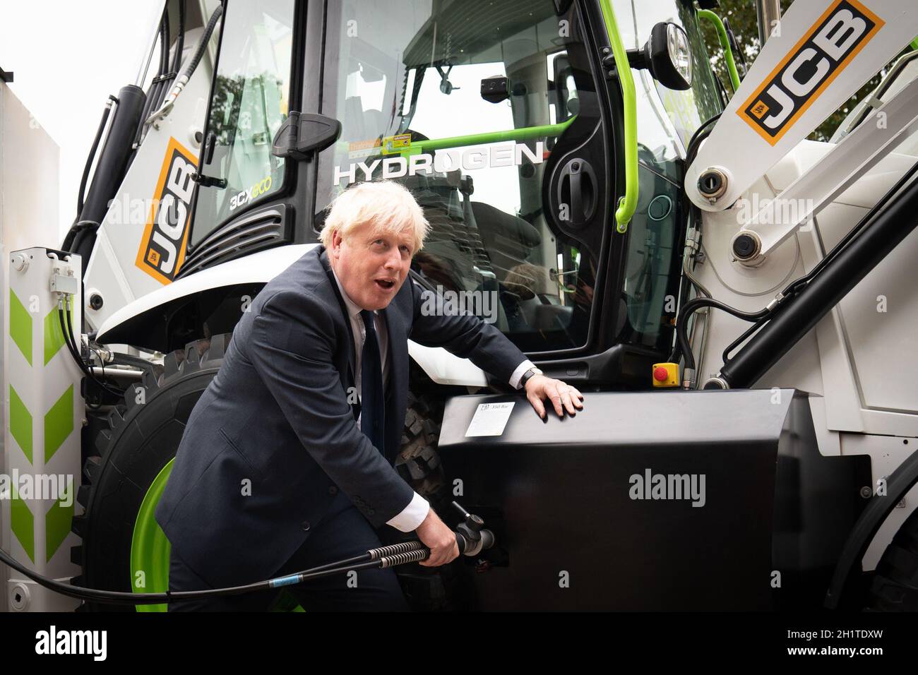 Prime Minister Boris Johnson unveils a hydrogen powered JCB Loadall ...