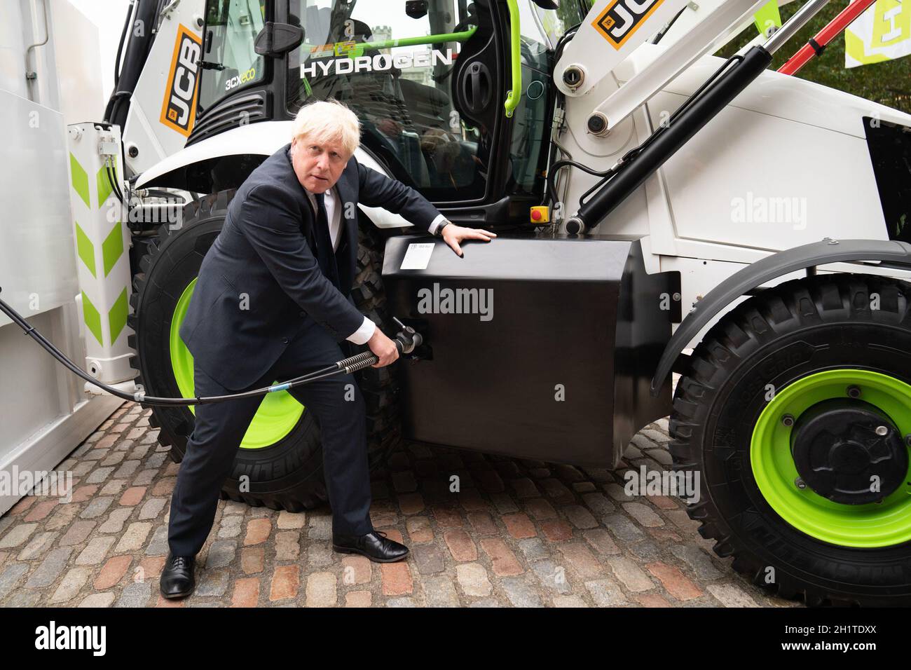 Prime Minister Boris Johnson unveils a hydrogen powered JCB Loadall ...