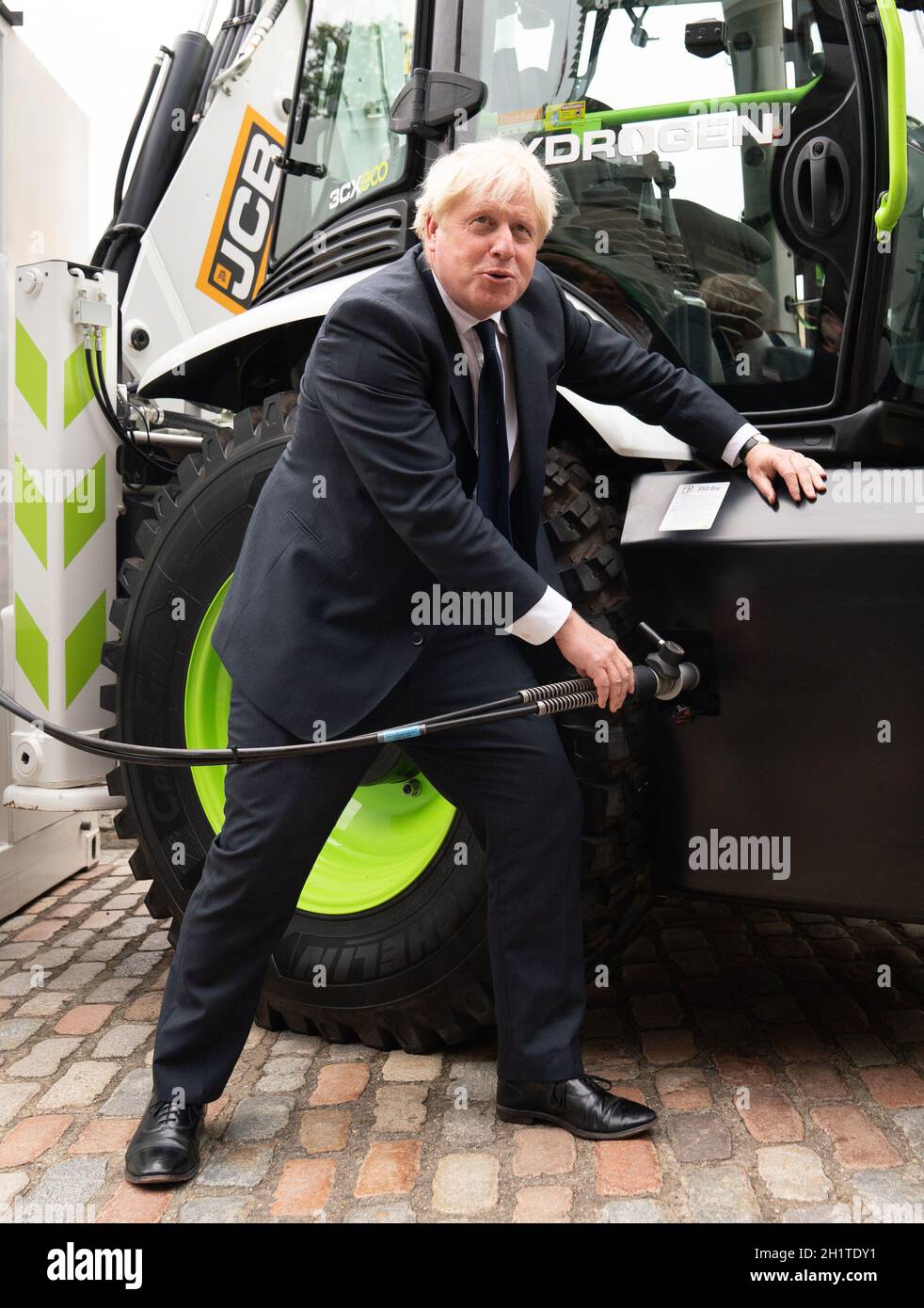 Prime Minister Boris Johnson unveils a hydrogen powered JCB Loadall ...