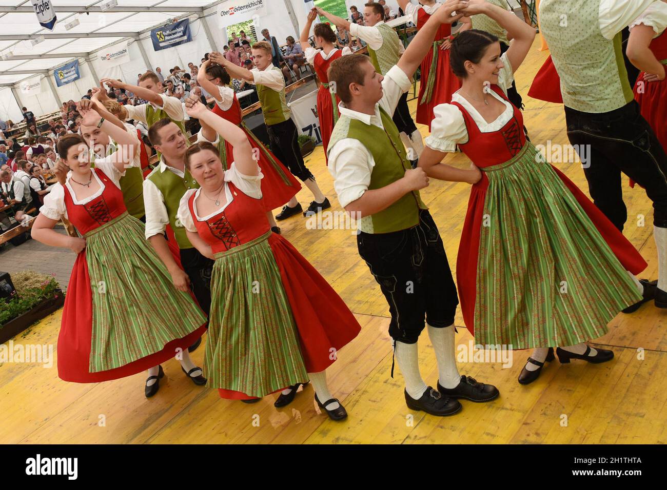 Volkstanz hi-res stock photography and images - Alamy