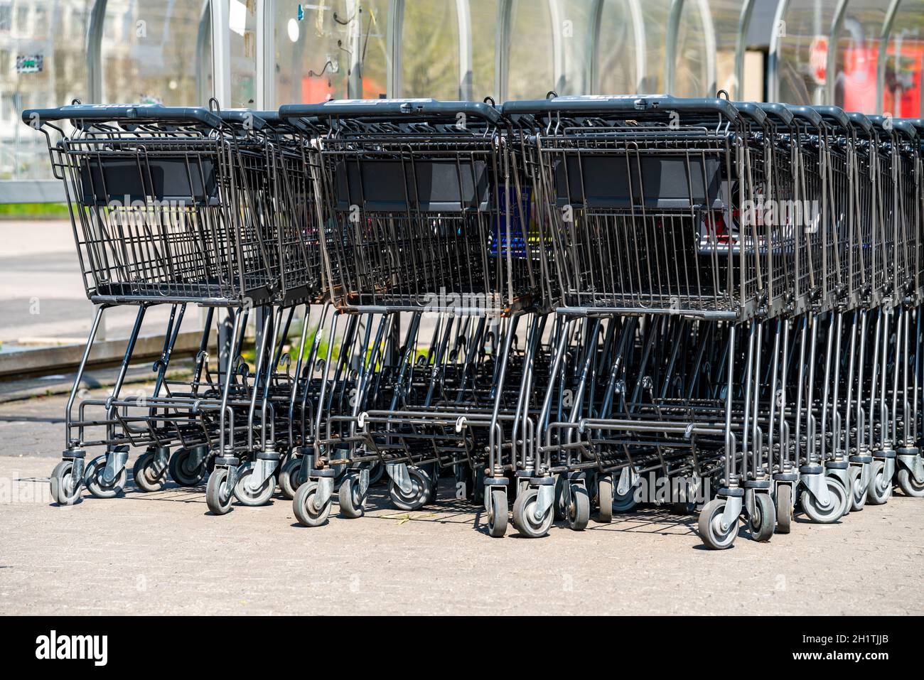 Many empty shopping carts in hi-res stock photography and images - Alamy