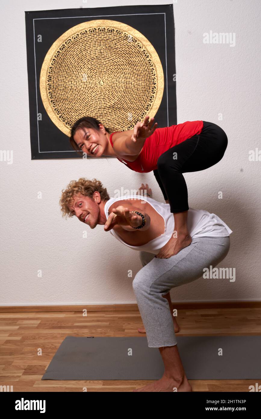 Akrobatik hi-res stock photography and images - Alamy