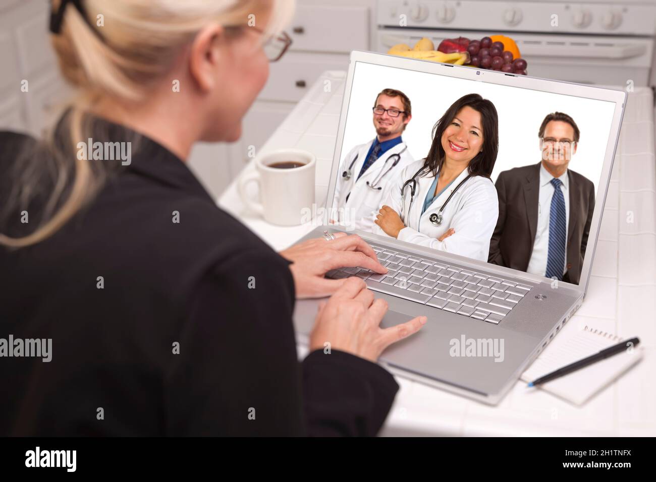 Ecommerce chat help hi-res stock photography and images - Alamy