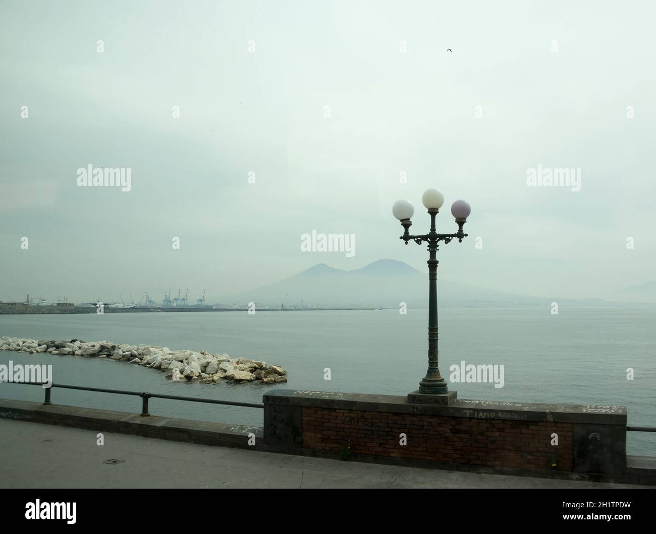 View mount vesuvius from sorrento hi-res stock photography and images ...