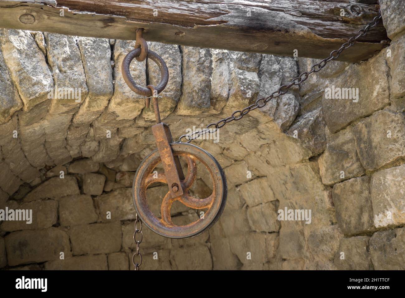 Vintage pulley lift with load High Resolution Stock Photography and ...