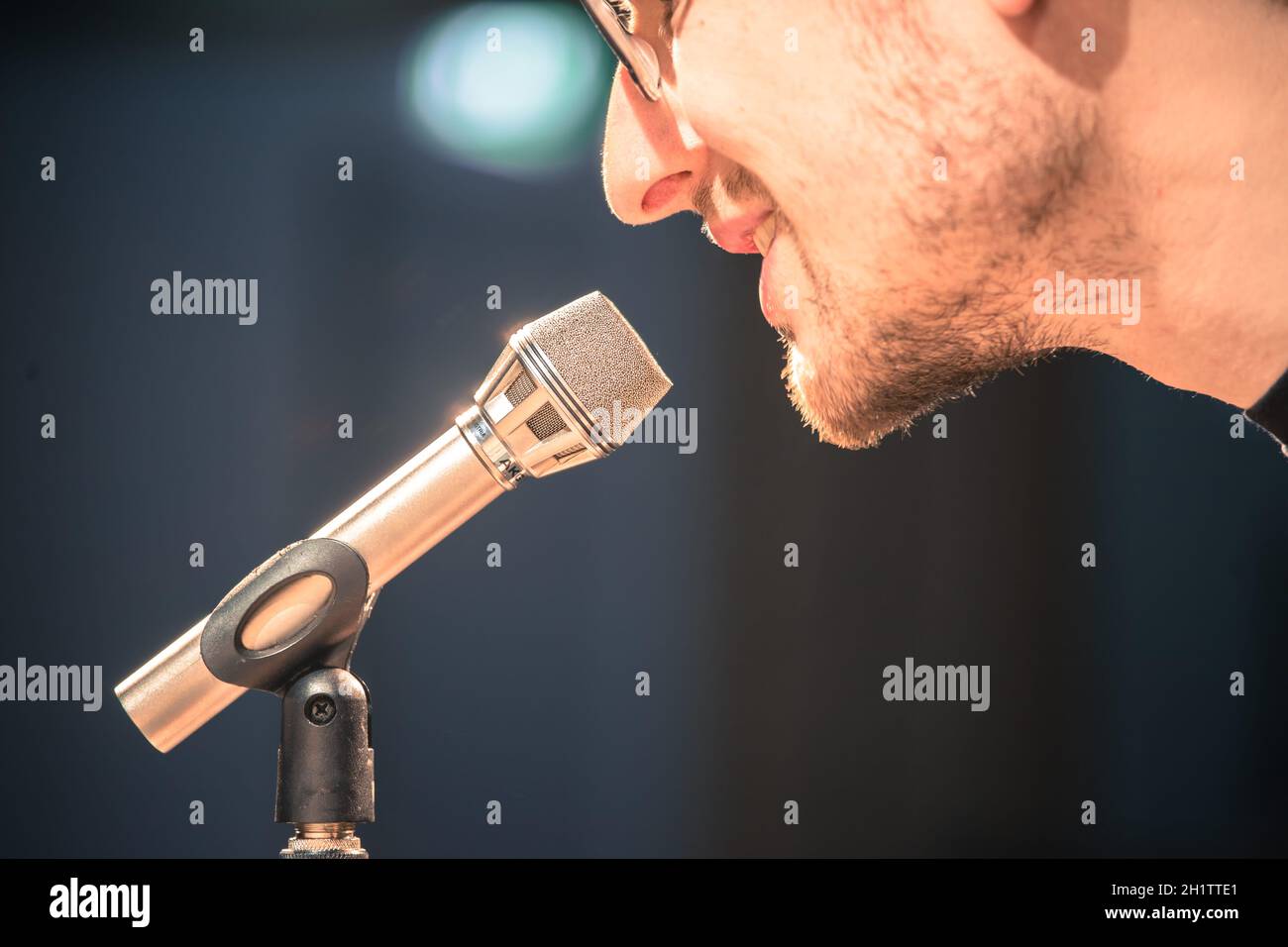 Talking into a microphone hi-res stock photography and images - Alamy