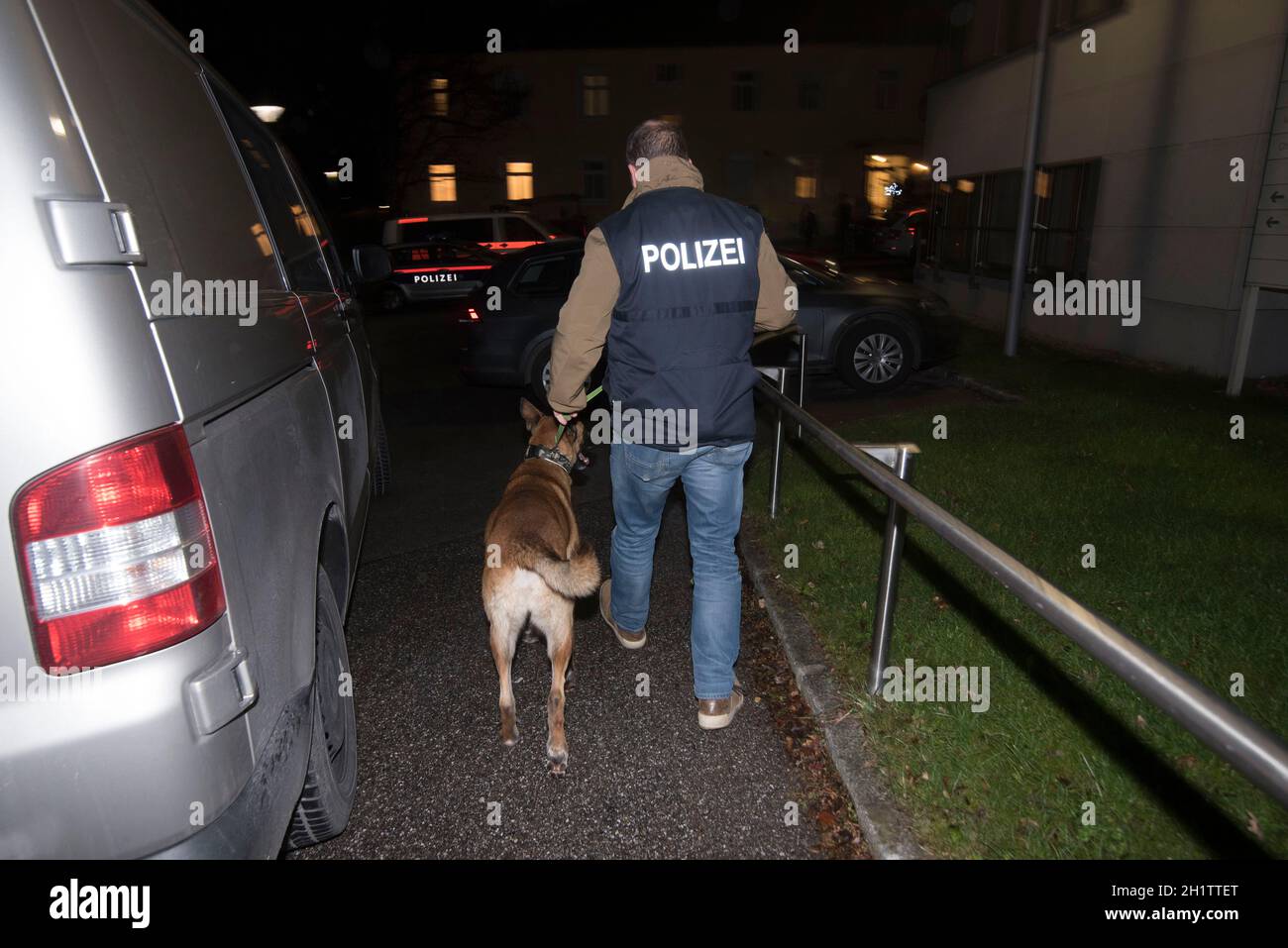 Police dog handler hi-res stock photography and images - Alamy