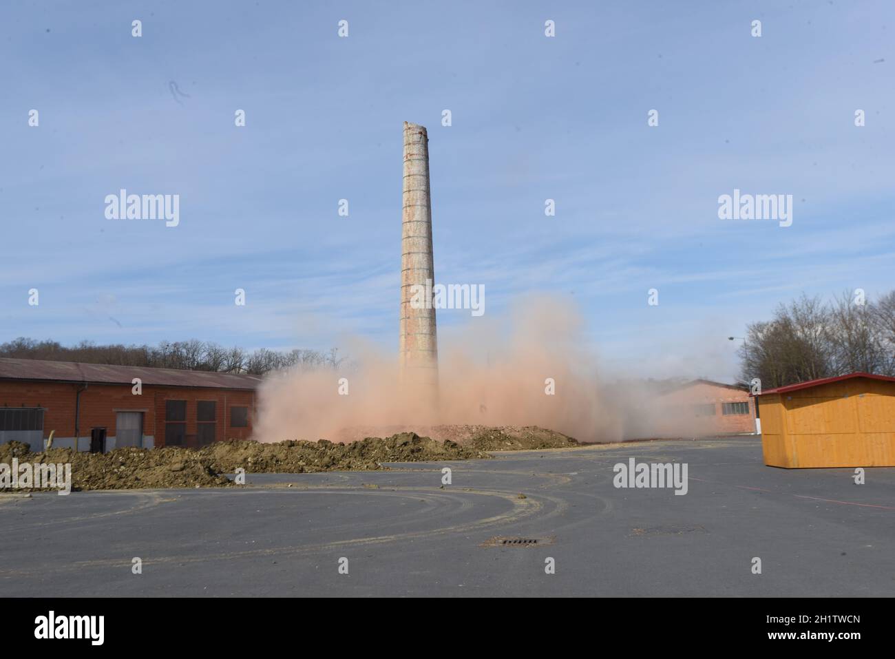 Demolition grapple hi-res stock photography and images - Alamy