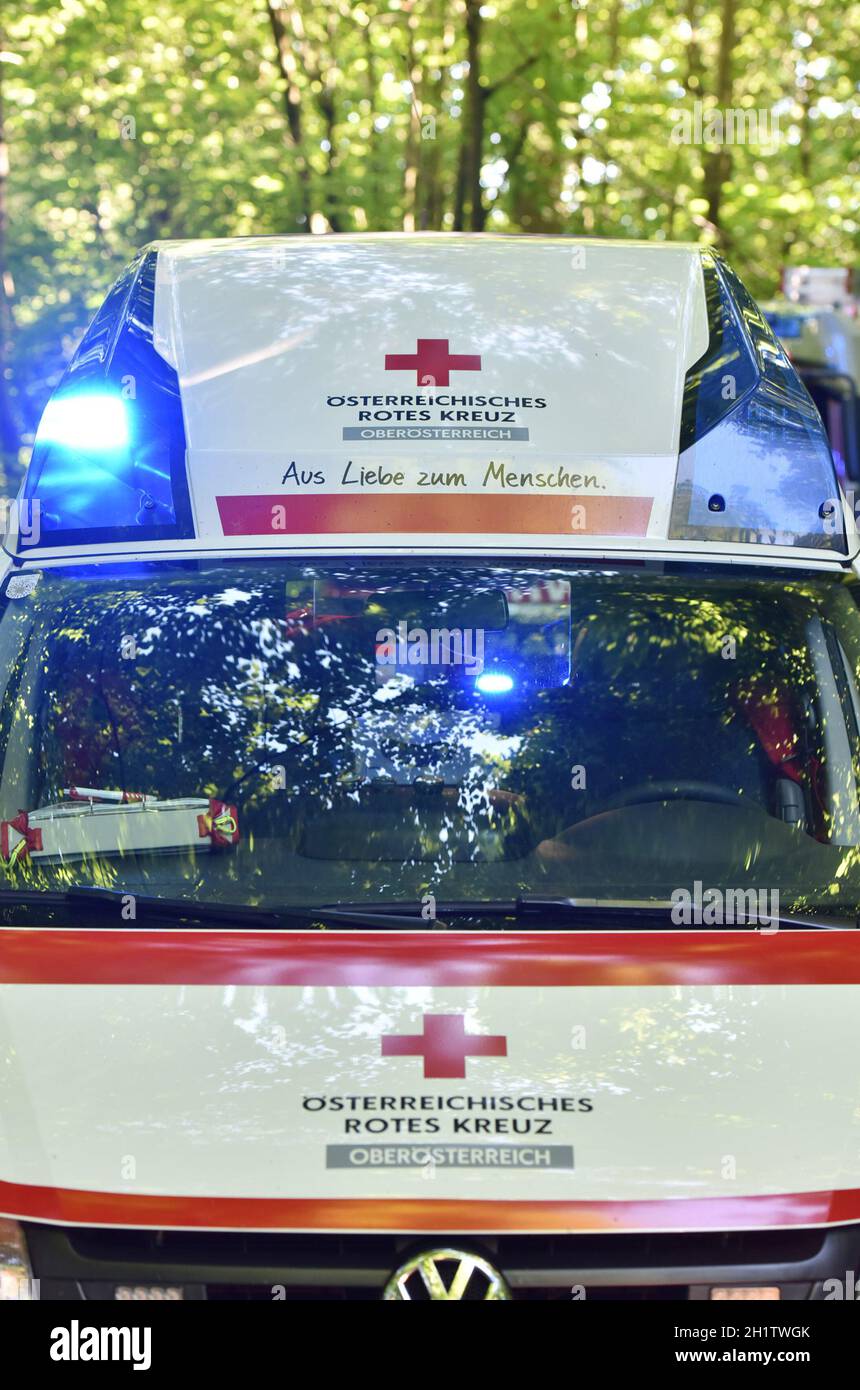 Rettungswagen des Roten Kreuzes, Österreich, Europa - Red Cross ...