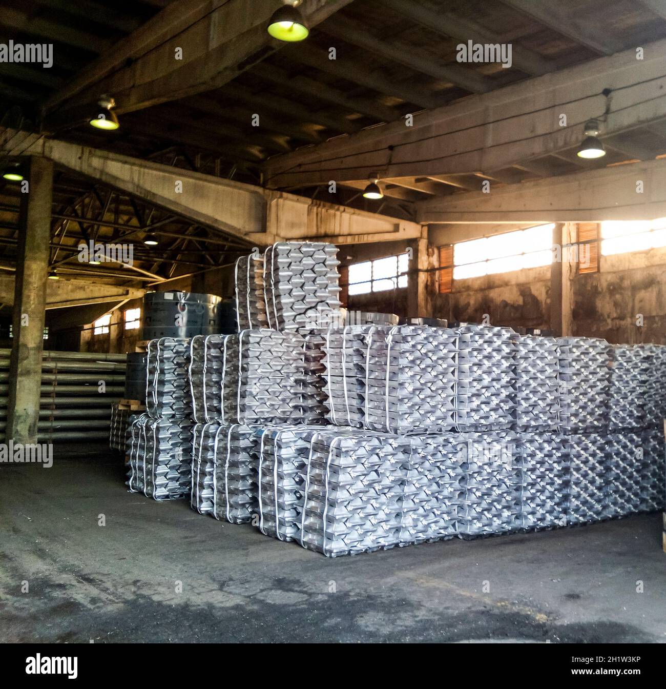 Aluminum ingots. Transportation of aluminum for export Stock Photo - Alamy