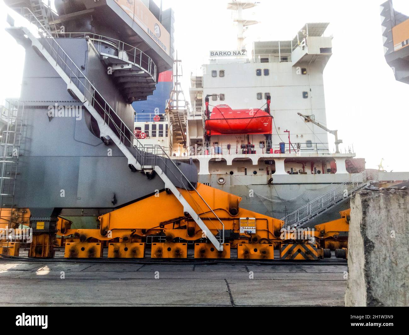 Russia ship lift hi-res stock photography and images - Alamy