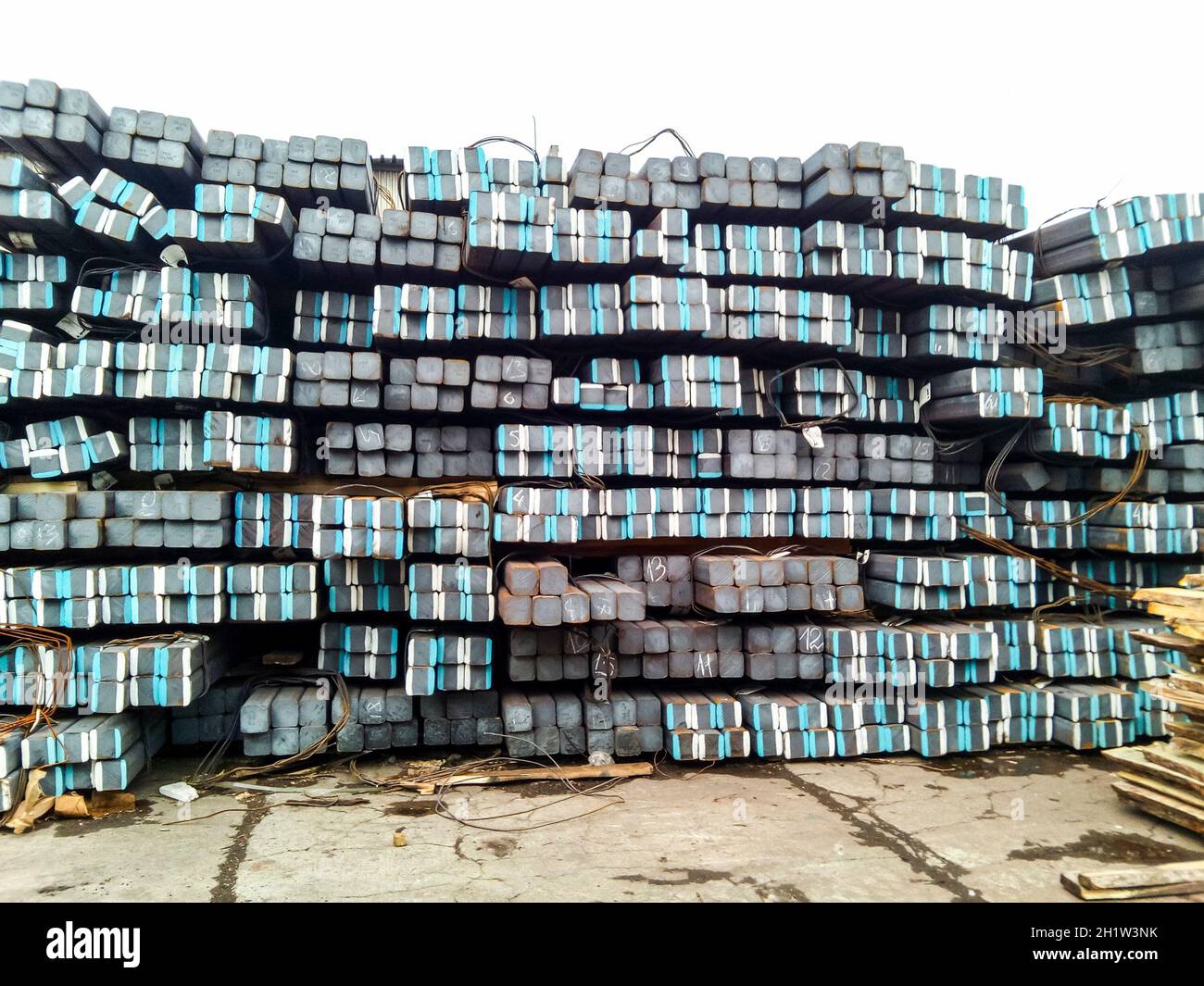 Square metal rods hi-res stock photography and images - Alamy