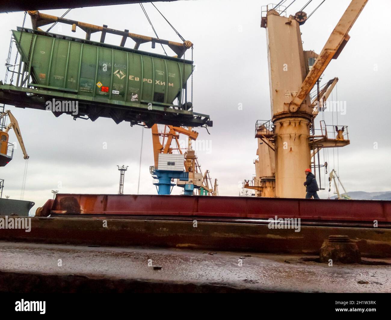 Tank car unloading hi-res stock photography and images - Alamy