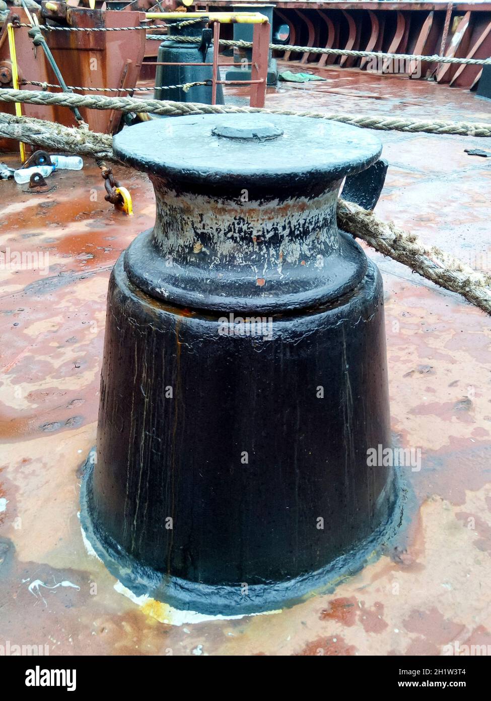 Mooring bollard on the decks of an industrial seaport Stock Photo - Alamy