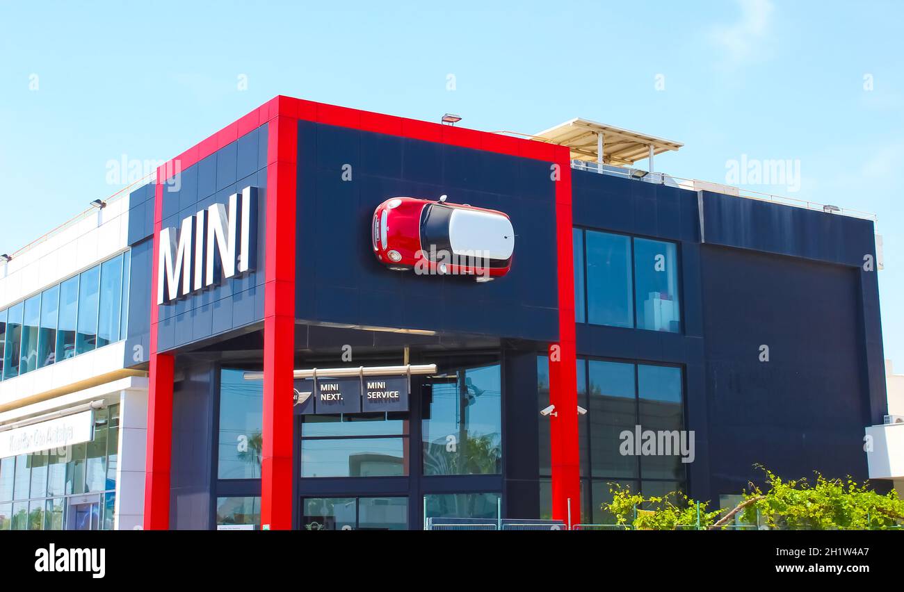 Bmw mini car dealership hi-res stock photography and images - Alamy