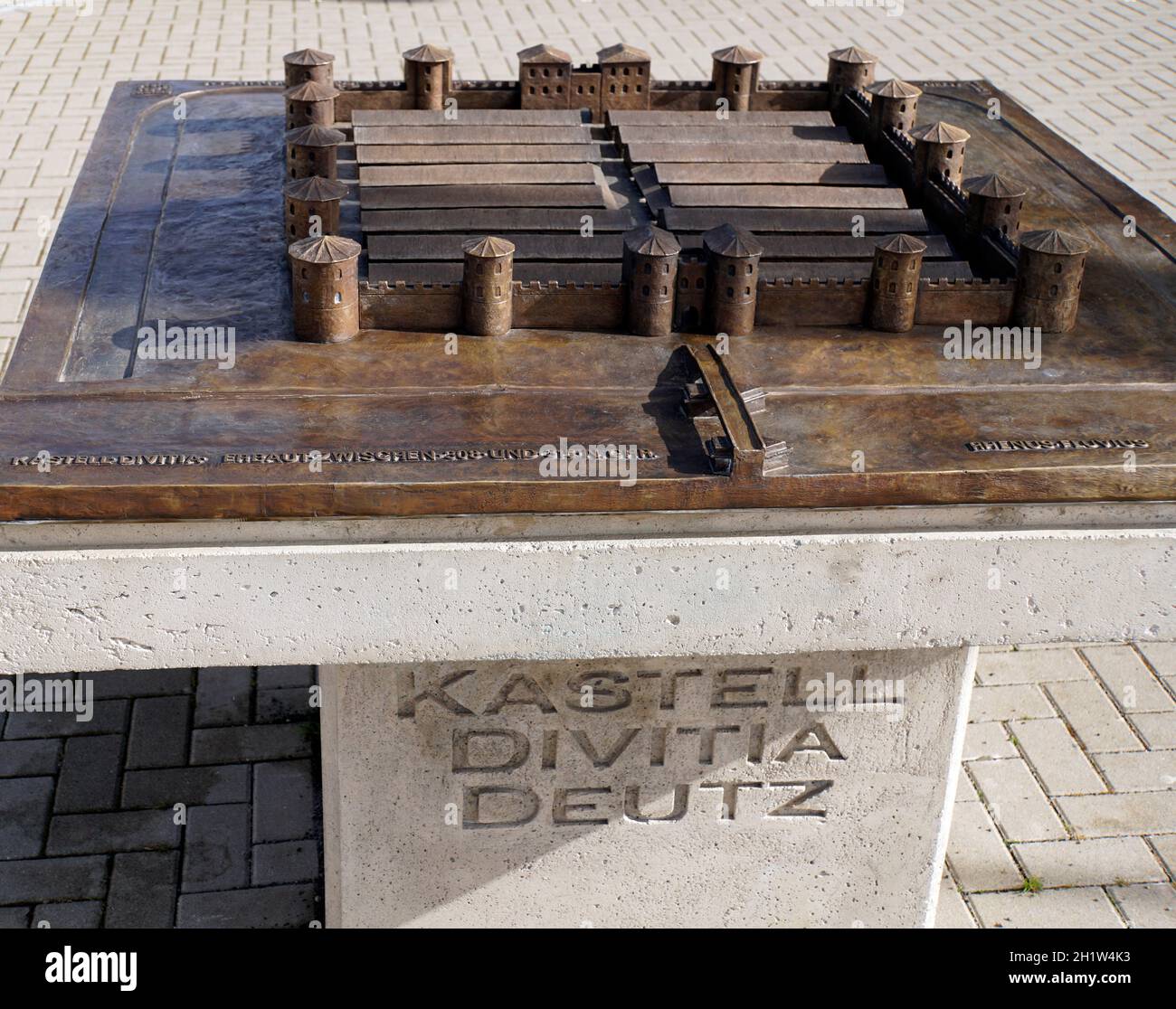 Deutz rheinufer hi-res stock photography and images - Alamy