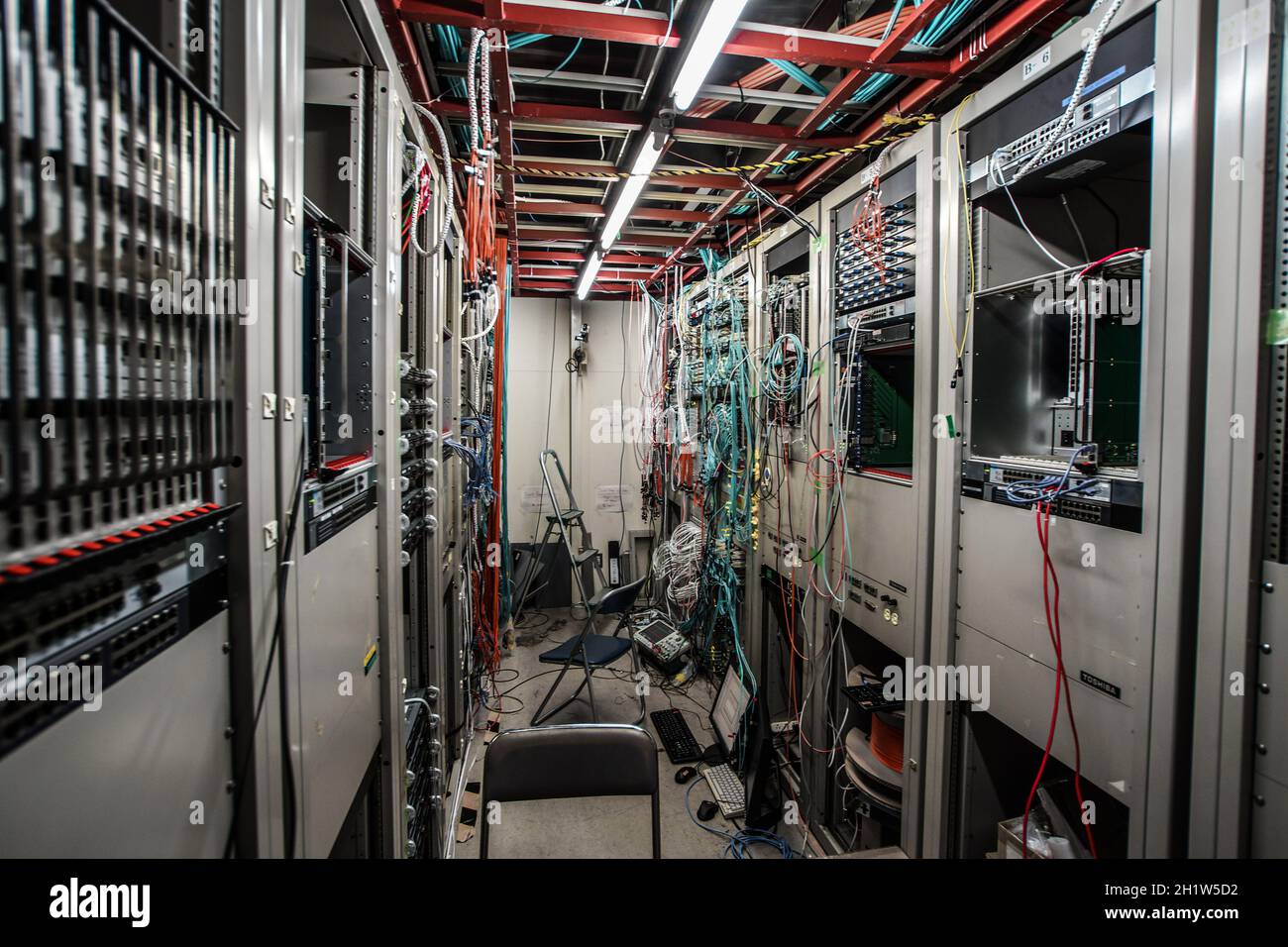 Production server hi-res stock photography and images - Alamy